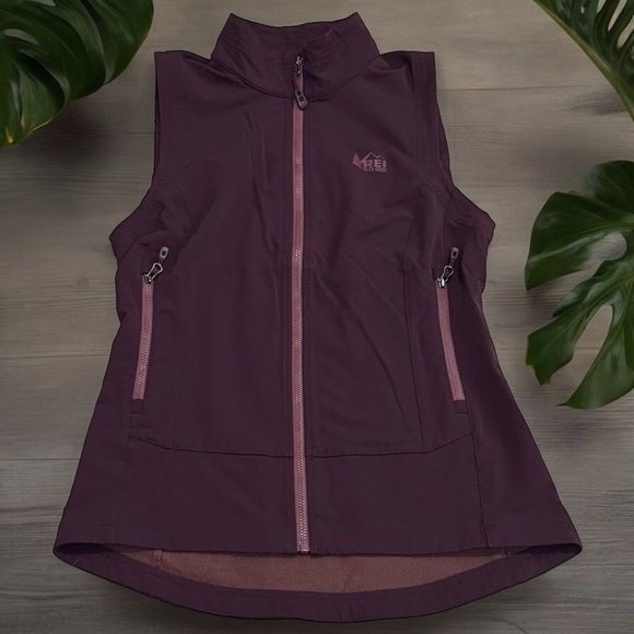 REI | Jackets & Coats | Rei Coop Maroon Utility Outdoors Vest Womens ...